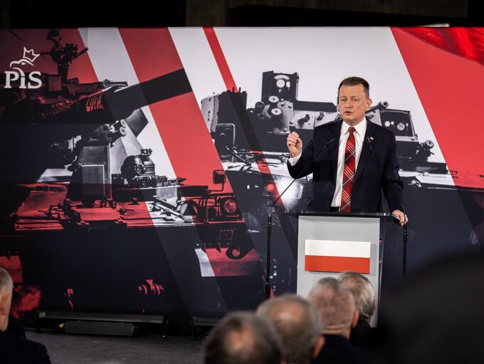 Tusk zwrócił się do Nawrockiego o szybki podpis ws. SAFE