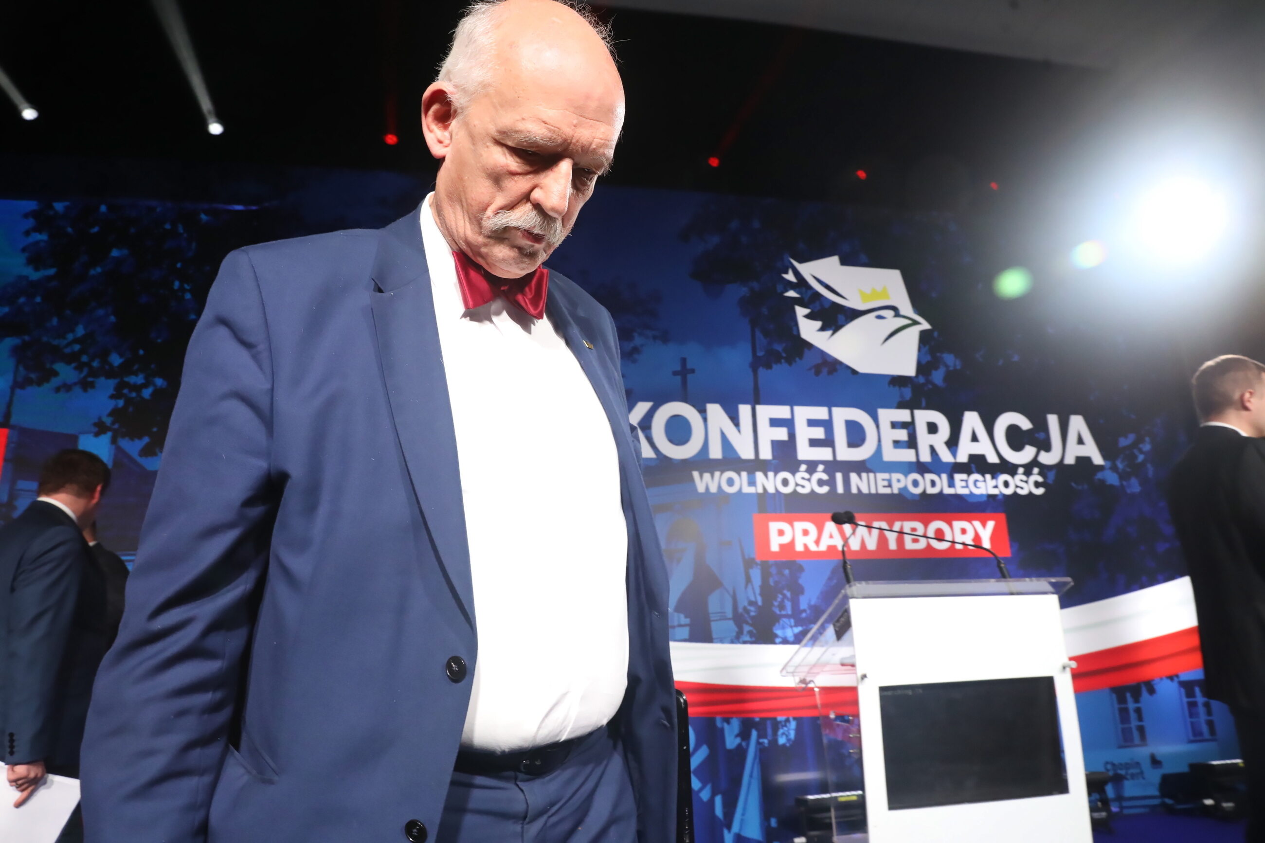 Król musi abdykować