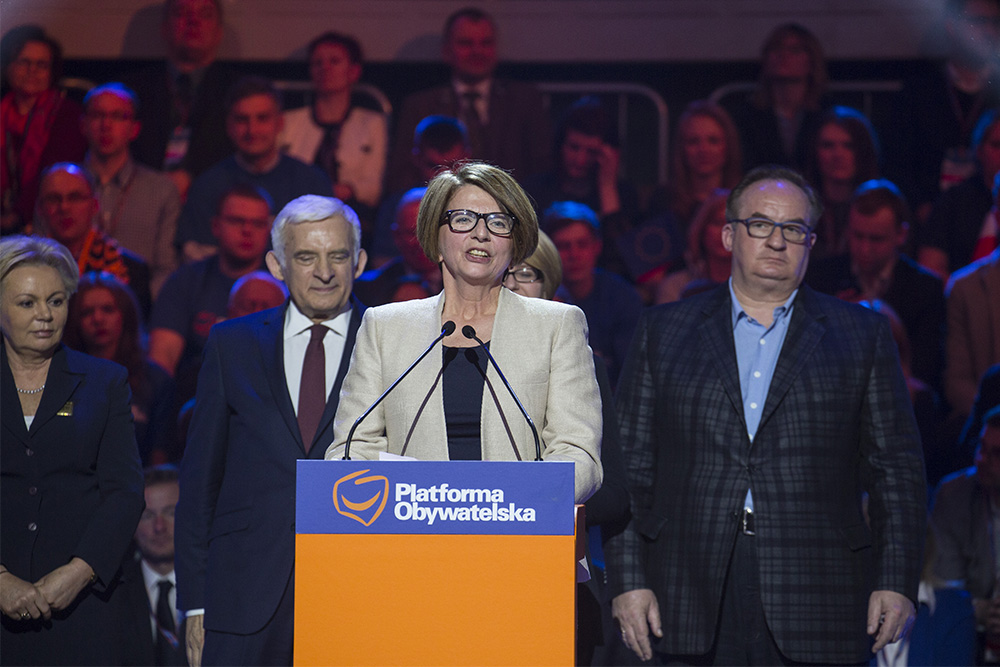 Pitera po latach zaczęła wykonywać wyroki