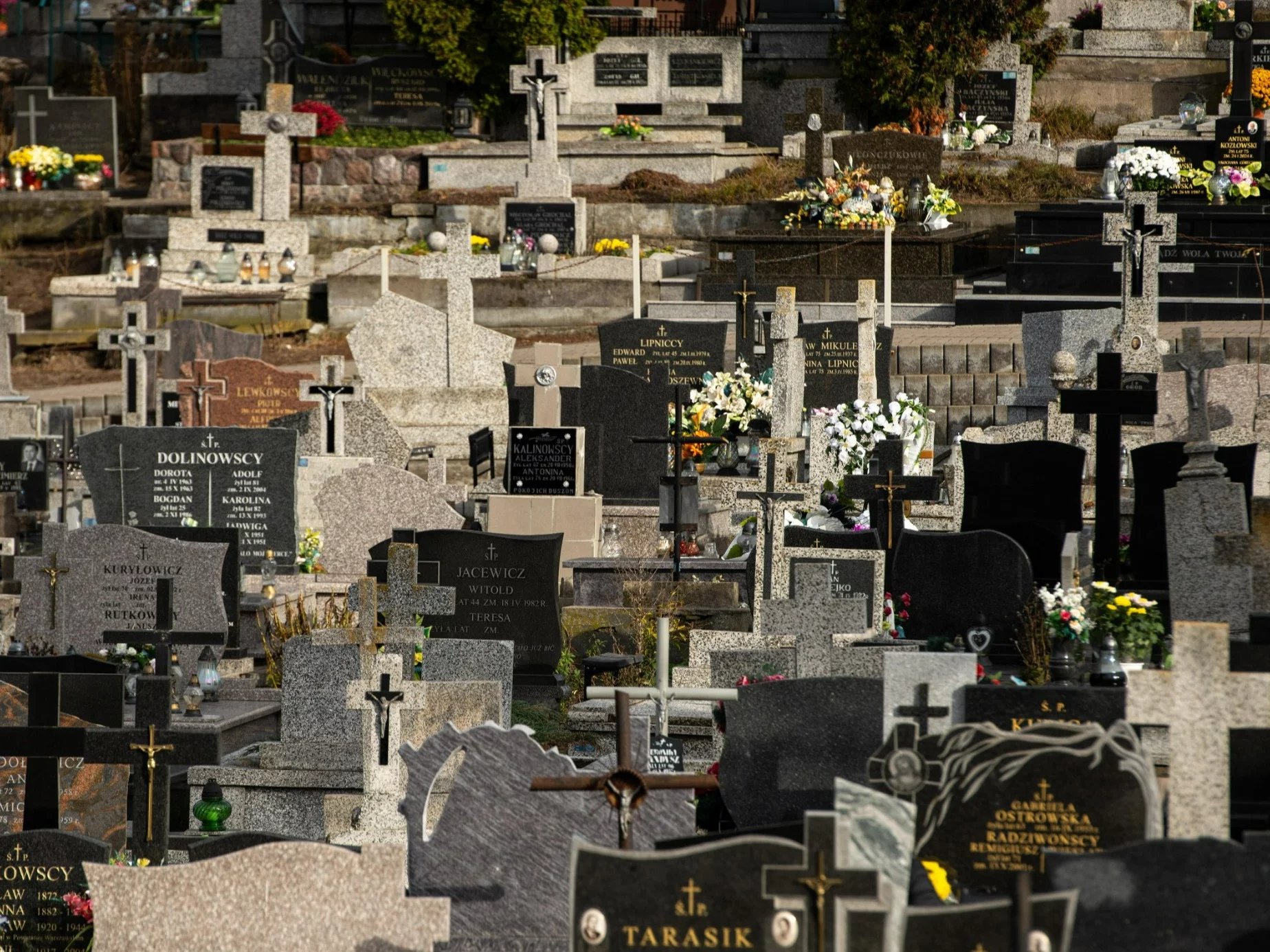 Chmielewski: Zmarli nie są z automatu zbawieni. Pamiętajmy o tym na cmentarzu