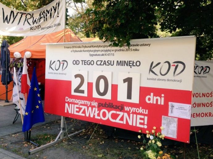 Zniszczono licznik KOD pod KPRM